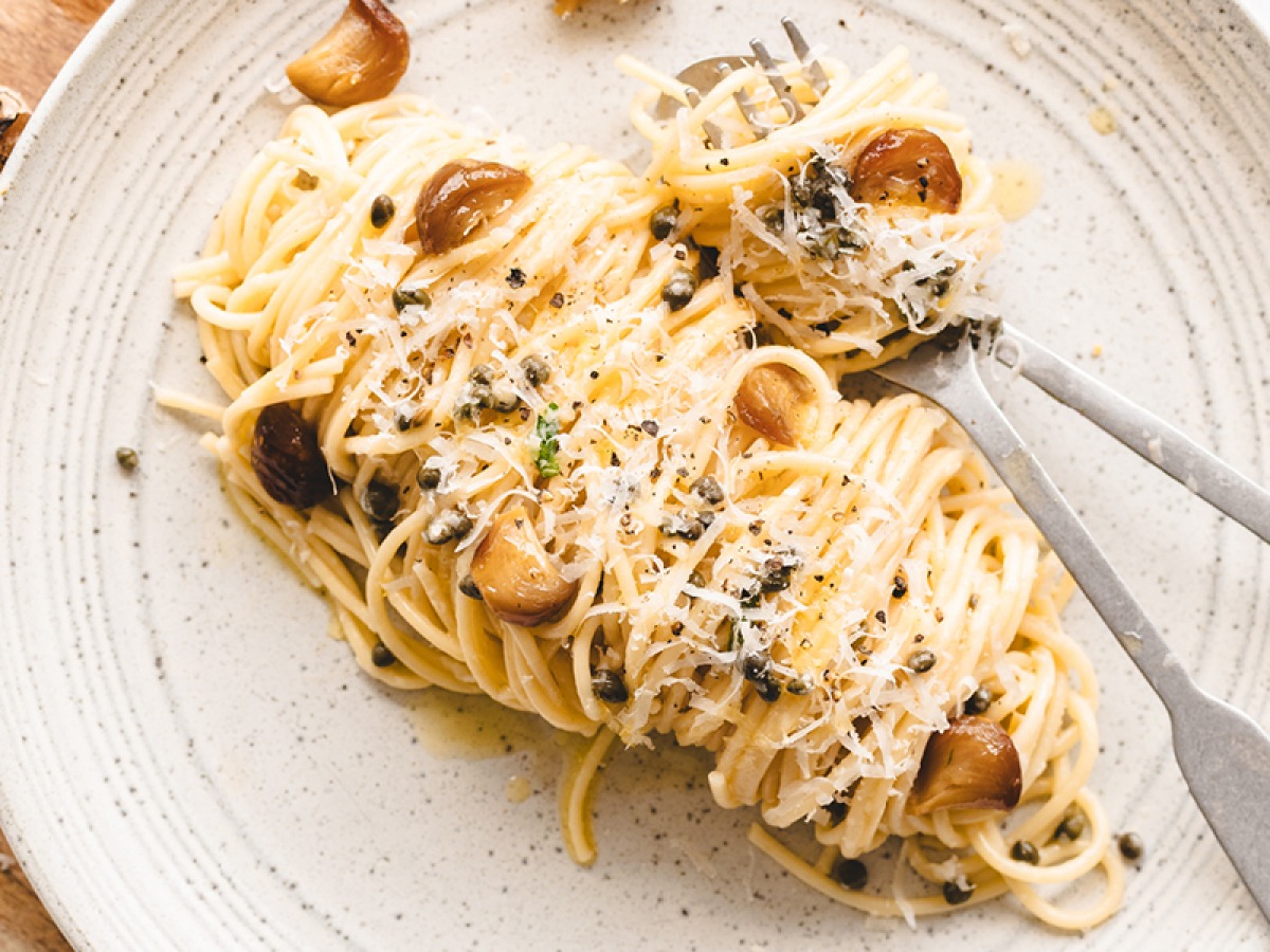 Warming Winter Recipes for Gyoza Soup and Garlic Spaghetti from TV Chef ...