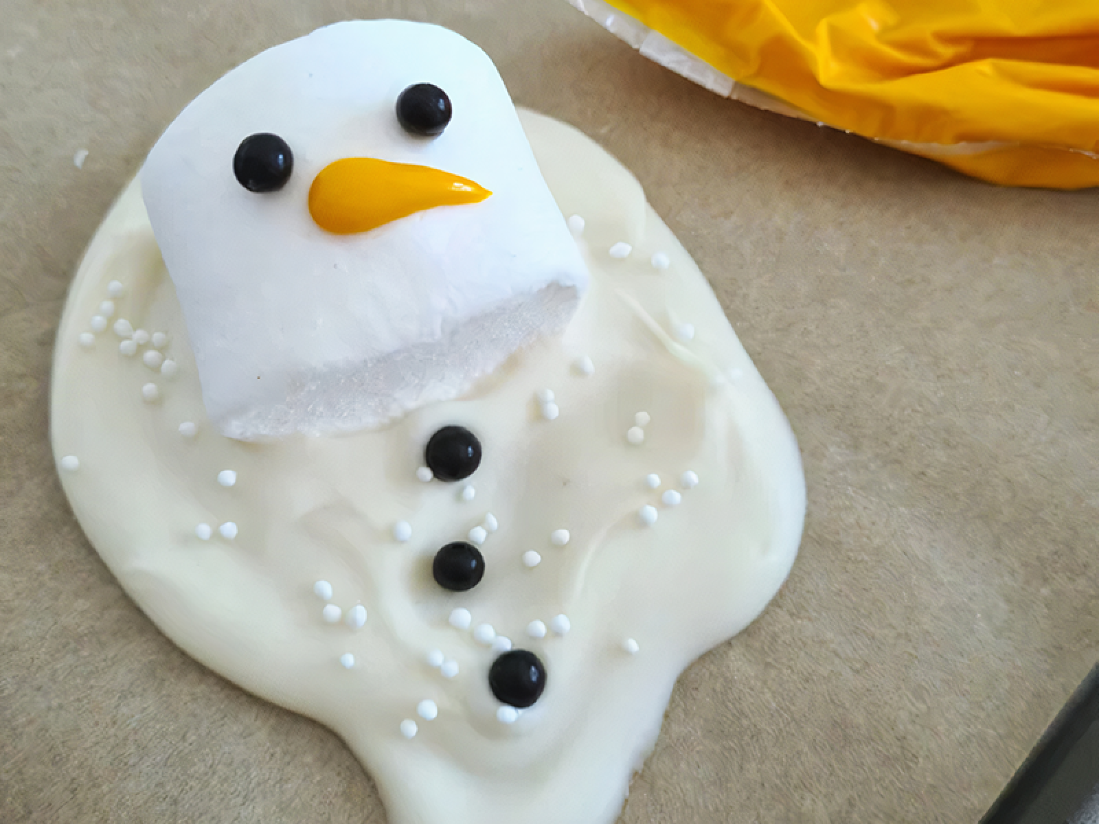 Melted Snowman Treats with Marshmallows and Candy Melts for Christmas ...
