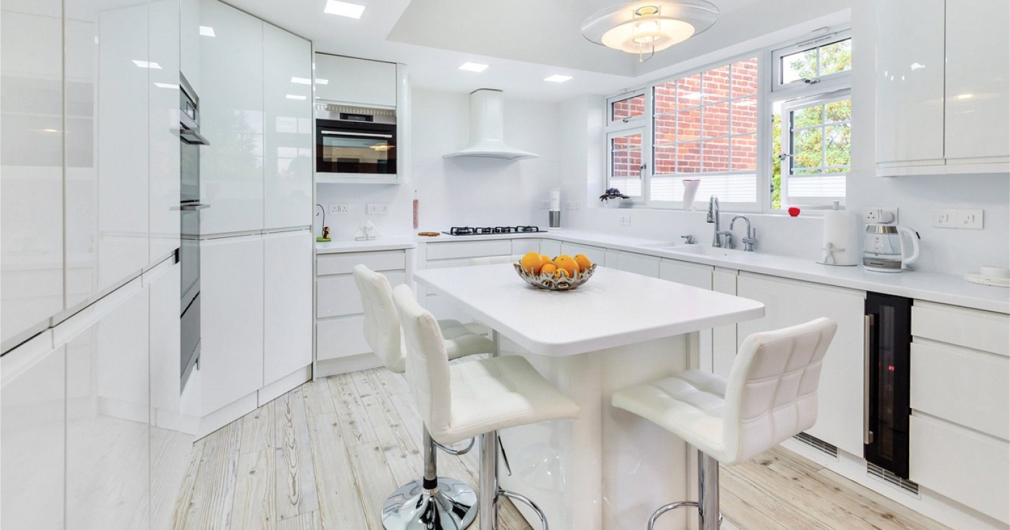 Inside this Stunning Renovated Duplex Apartment with Two Walk-In ...