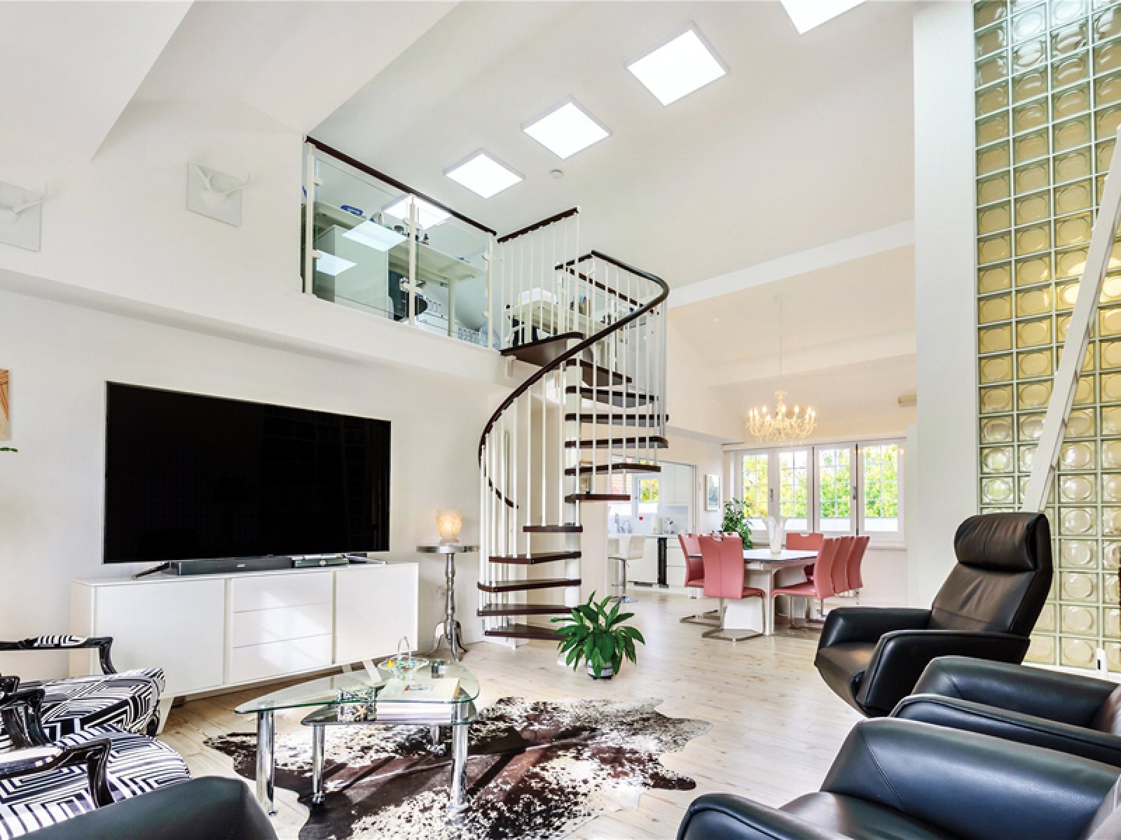 Inside this Stunning Renovated Duplex Apartment with Two Walk-In ...
