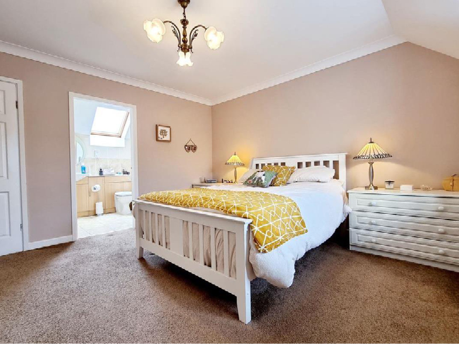 See Inside this Quirky Five-Bedroom Period Home in Iveston with a ...