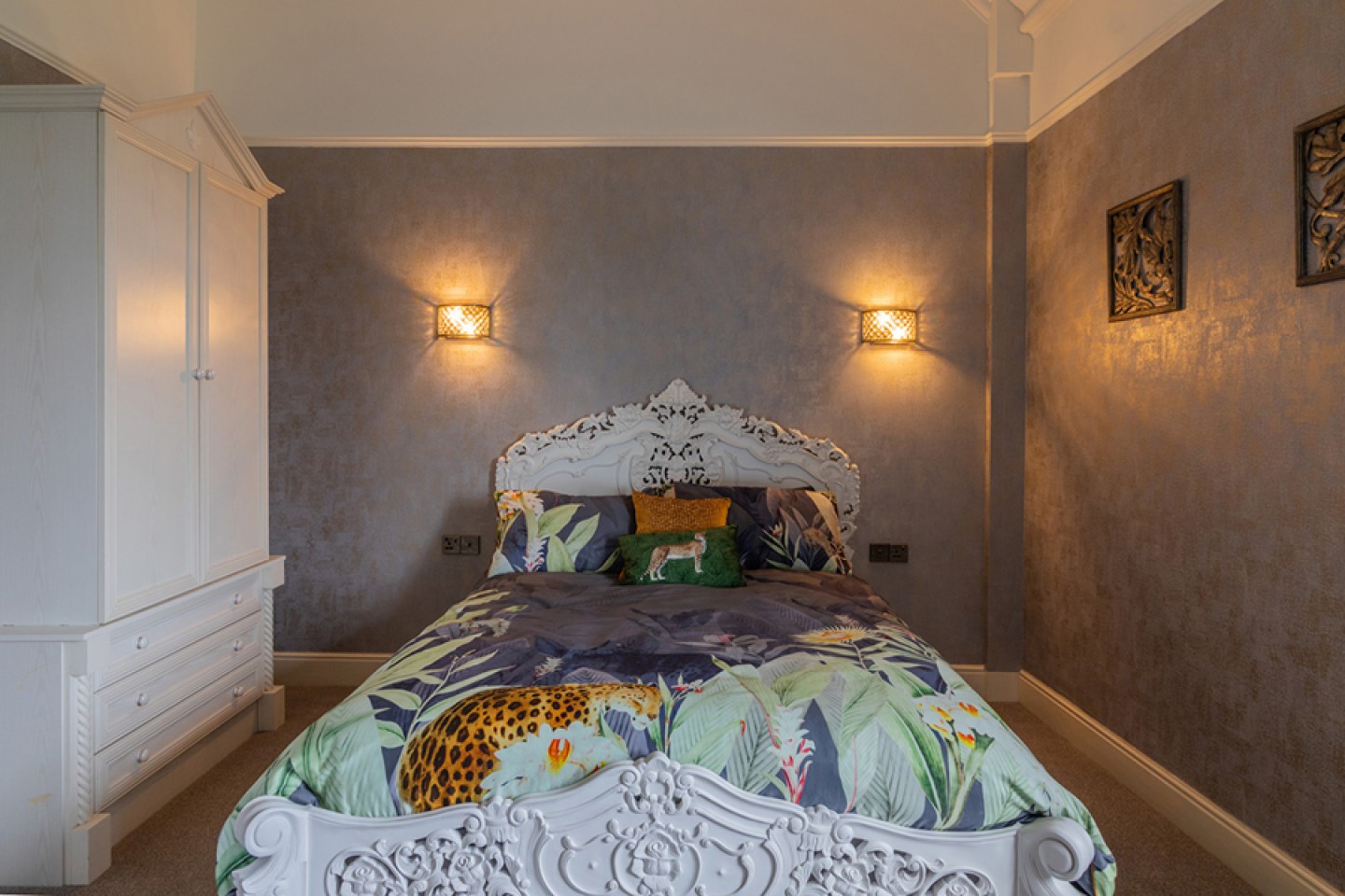 Take a Look Inside Oriel House, for Sale in Callerton Hall near ...