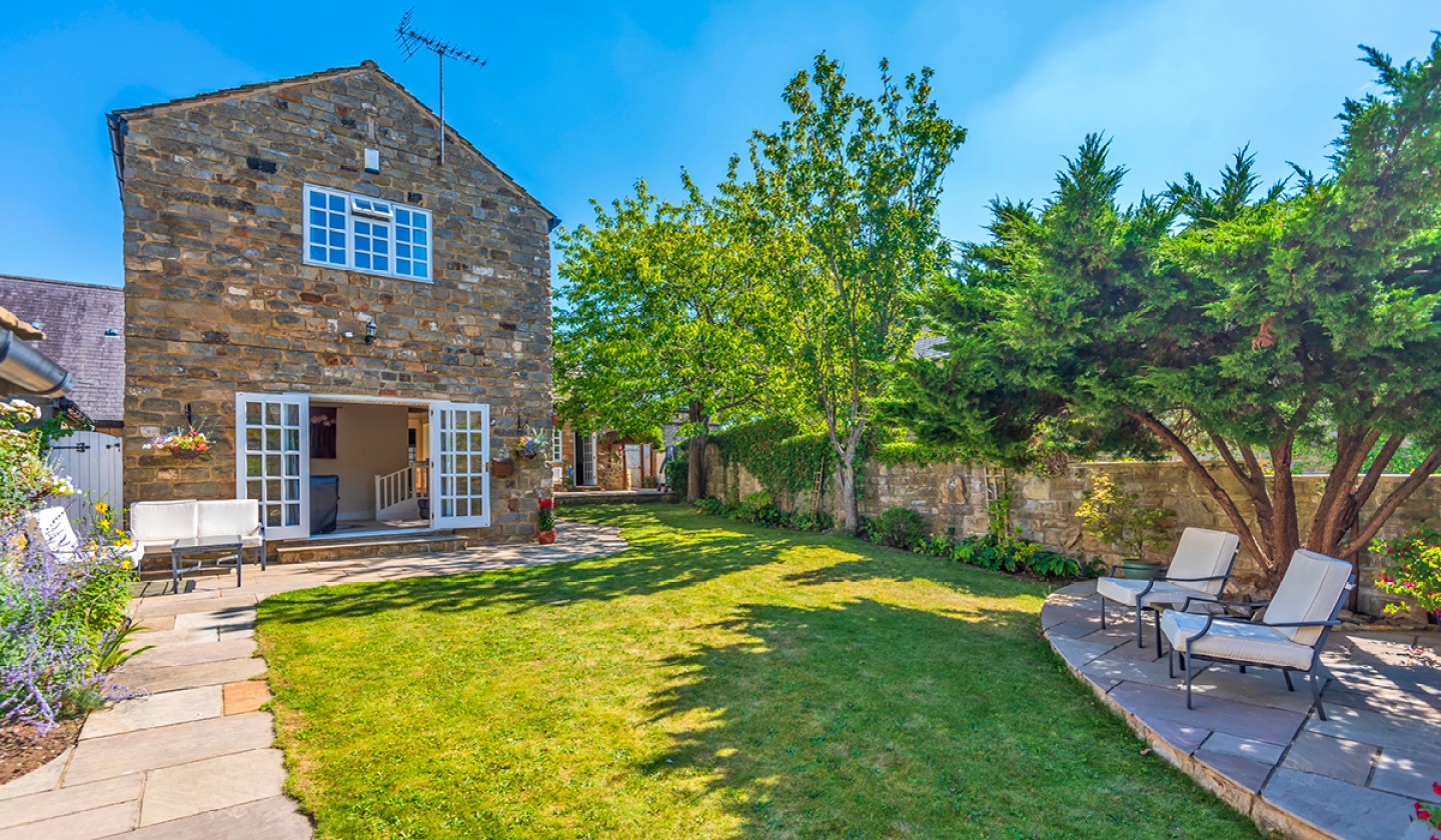 Peek Inside this Period Property in the Leeds Village Thorner | Living ...