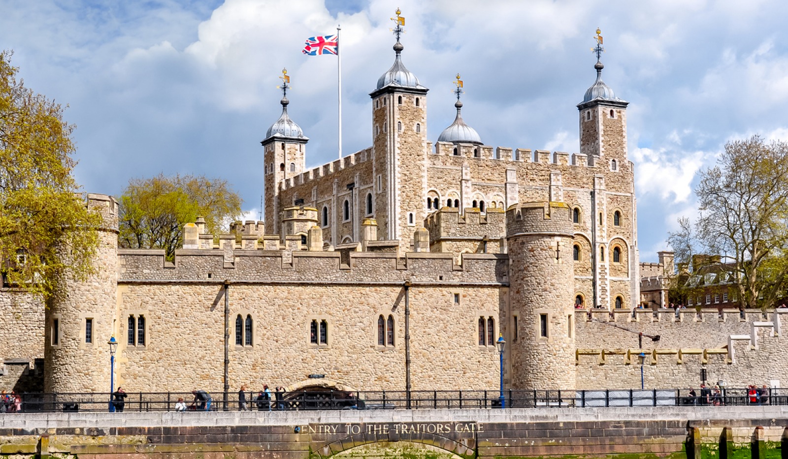 Meet the Sixth Female Beefeater at the Tower of London from Halifax ...